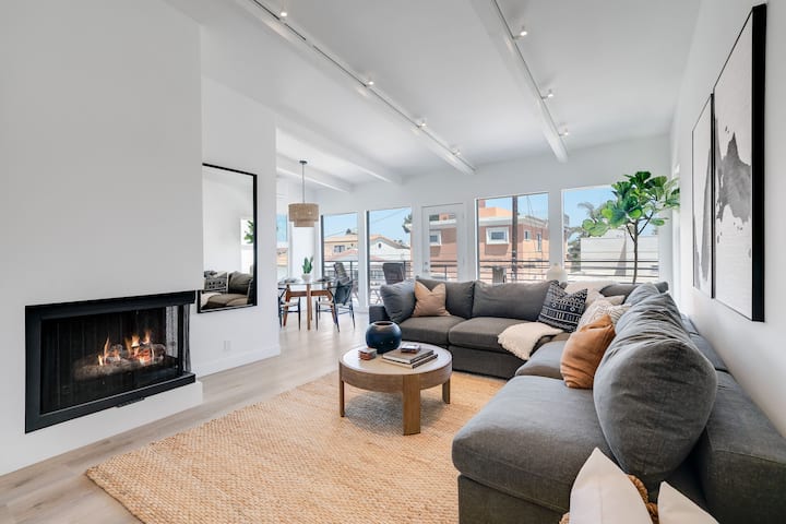 Luxurious 2 Bedroom Venice Beach Apartment - Los Angeles, CA
