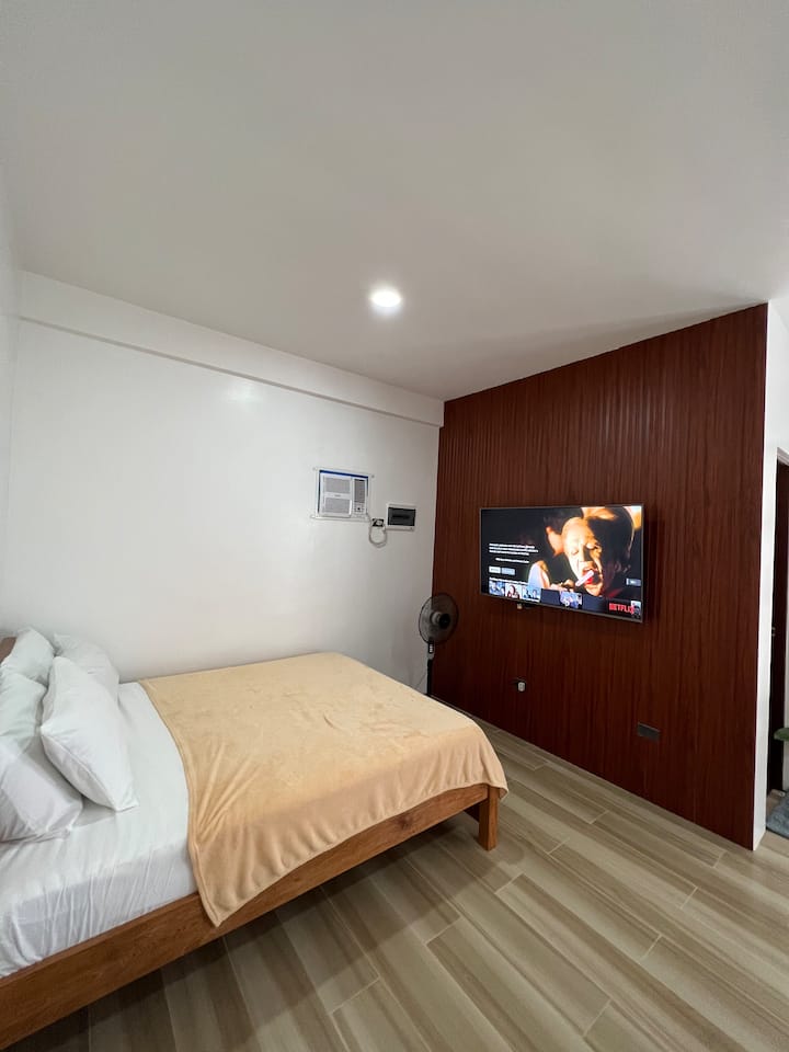 Beach Front Vacation Home With Free Parking Space. - Gubat