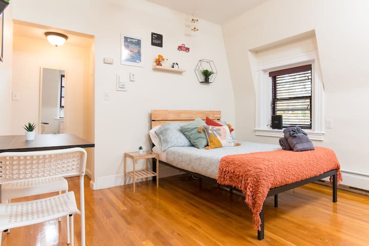 Walk Everywhere! Location! Location! Cute Studio! - エバリット, MA