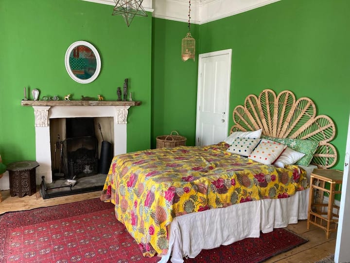 Large Double Bedroom And Balcony In Georgian House - Bexhill-on-Sea