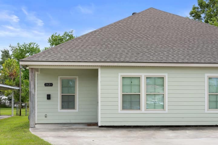 Centrally Located 3 Bedroom - Lake Charles, LA
