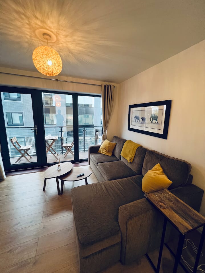 Charming 2 Bed / 2 Bath Flat In Watford - Watford