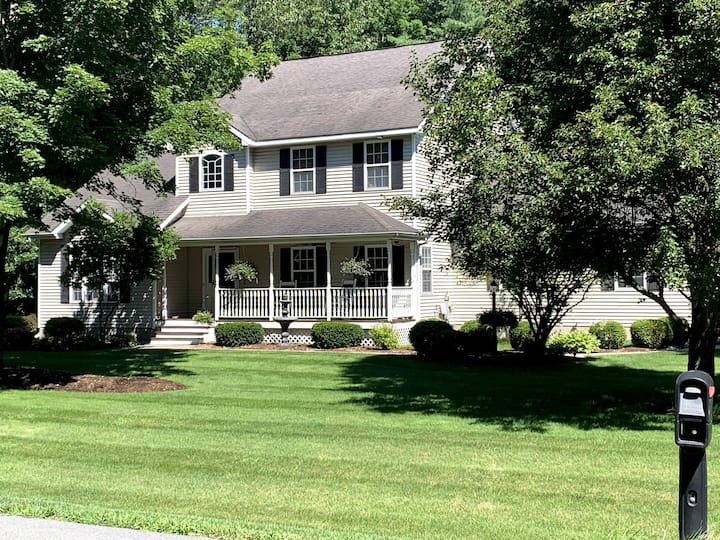 Home In Saratoga 5 Minutes To Track And Downtown - Saratoga Springs, NY