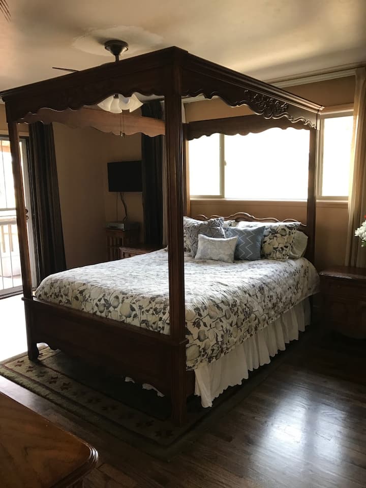 Large Private Bedroom Suite - Prescott, AZ