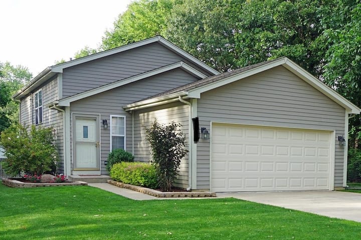 Spacious House Near Lakes With Lots Of Amenities - Lake County, IL