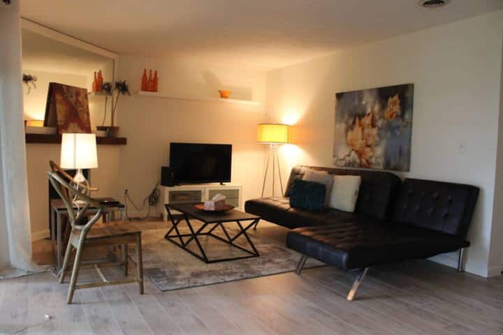 Lovely Bellevue 2br With Brand New Ba - Bellevue, WA