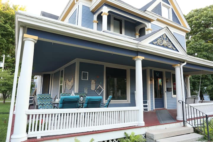 Private Amenities In Beautiful Historic Home - Pendleton, IN