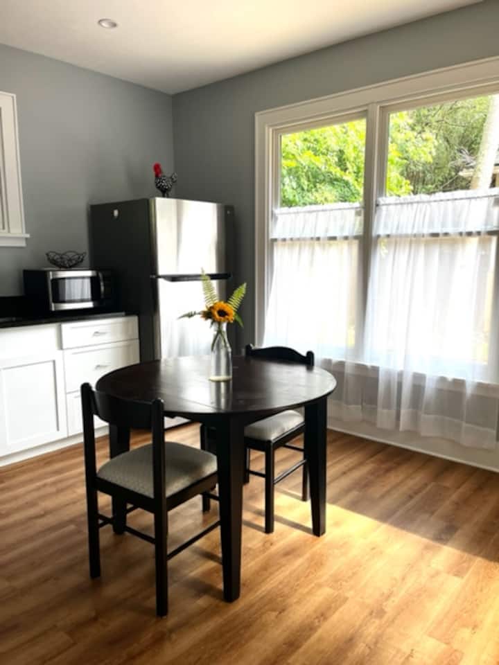 Beautiful 1-bedroom Guest House Historic District - Gainesville, FL