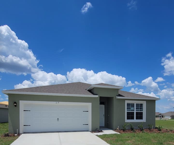 Cheerful New Construction 4 Bedroom Home - Winter Haven