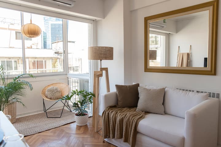 Beautiful Apt W/balcony. San Martín Square. - Argentina