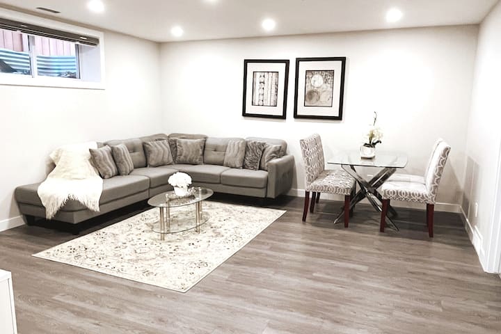 2bd,1bath Basement Near Spruce Meadow. Banff 1.5hr - Calgary