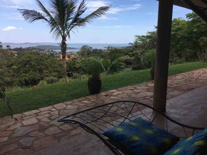 Guest Suite In An Artist's Garden - Kampala