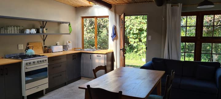 Tranquil Hideaway, Garden Views. The Calodendron - Wilderness