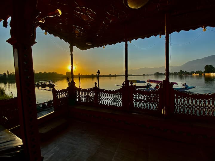 Houseboat Nairobi (Enjoy The Vibe Of Nature) - Srinagar