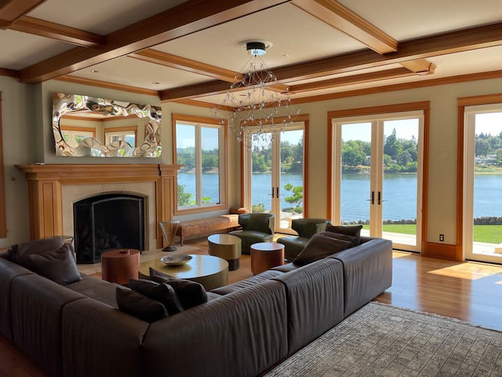 Luxury Home On The River In Dunthorpe - Portland