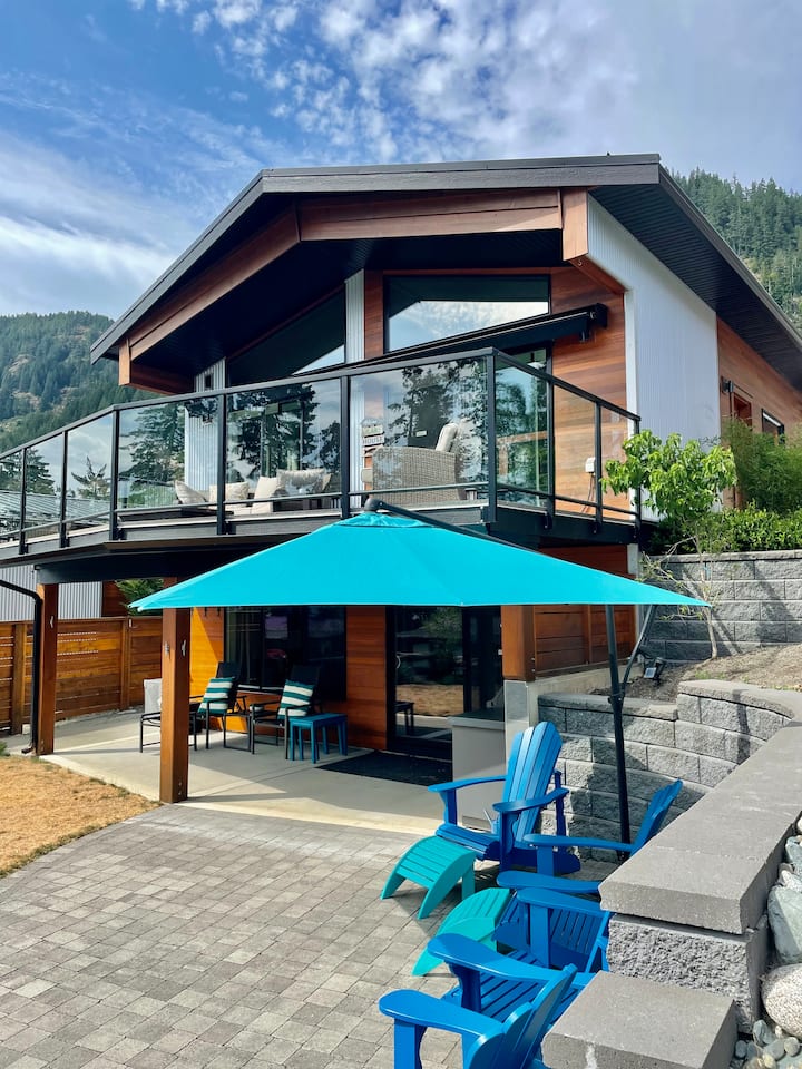 Cheerful 2-bedroom Lake Cottage - Lake Cowichan