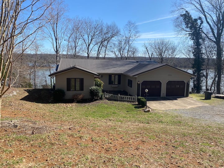 Beautiful Large, Family-friendly, Lakefront Home. - Cadiz, KY
