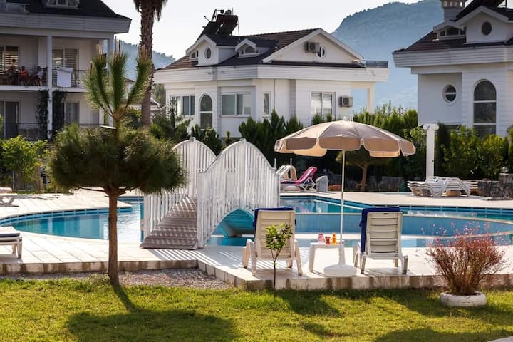 Ruhiges Modernes Duplex-apartment Mit Poolzugang - Hisarönü