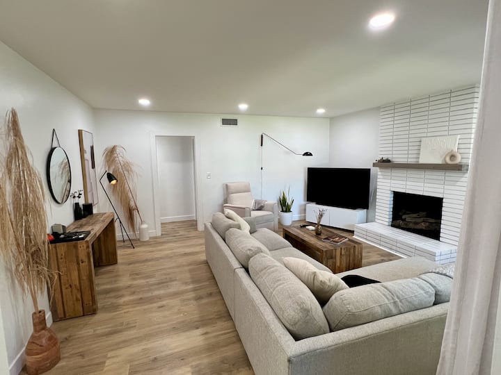 Spacious 3 Bedroom House With Beautiful Backyard - Inglewood, CA