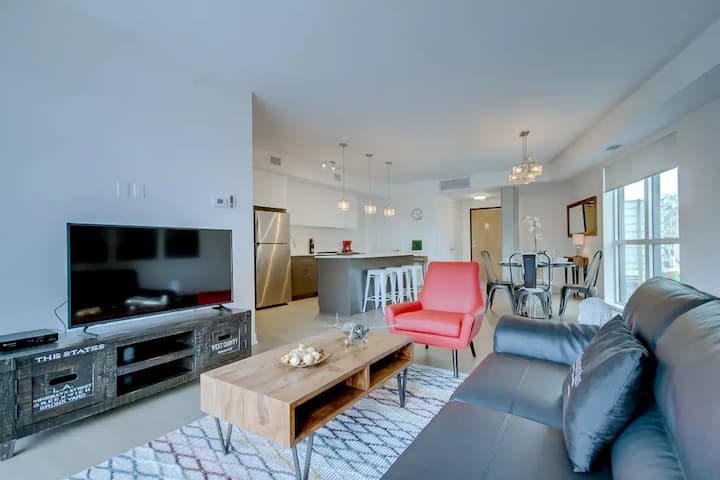 Come With A Mercedes. The Golbal Affairs Residence - Gatineau