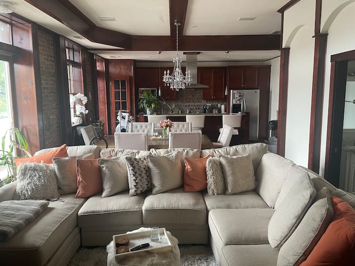 Modern Loft Perfect For Business Travelers - Oak Park