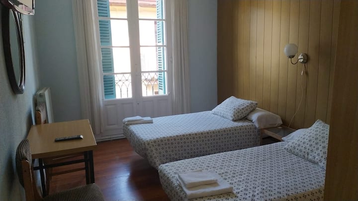 Pension Manoli Hab 2 Con Wifi - Bilbao