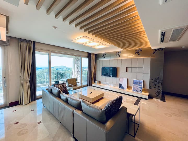 <신규오픈>60평형/노을맛집/2인용마사지욕조/넓은공간/방3개/화장실2개 - Jeju-do