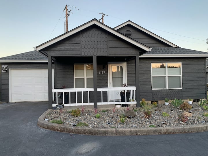 Proximity!  Center Of Town - Roseburg, OR