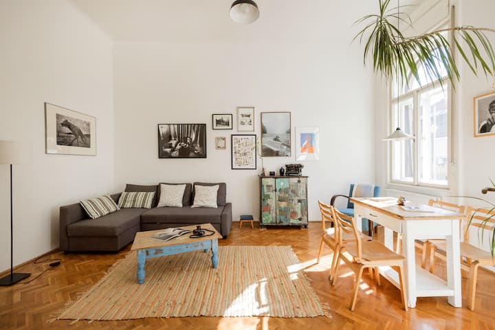 Spacious Designer Home In Budapest's 7th District - Budapest