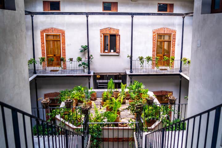 Casa De Armas: Tradition In The Heart Of Cdmx - Mexico City