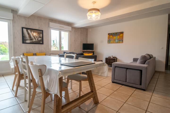 Pomme De Pin : Cottage Avec Piscine - Blay