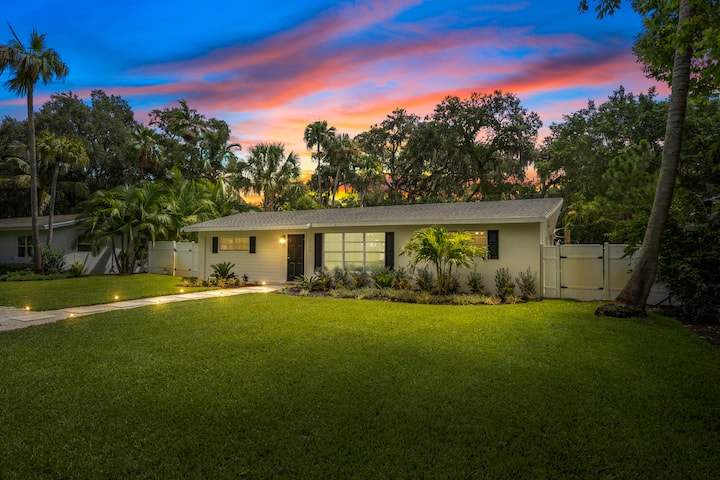 The Beach Retreat, Chic 3bdrm Home, Jacuzzi Hottub - Vero Beach, FL