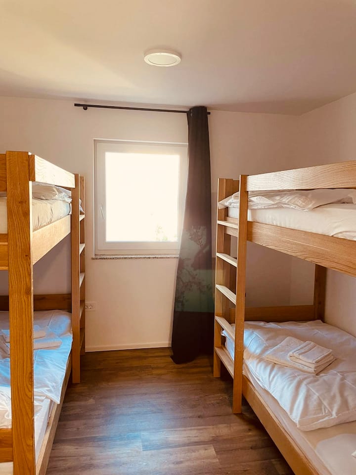 Bunkbed Aprtment 8+0 | 5 Min To Airport - Kranj