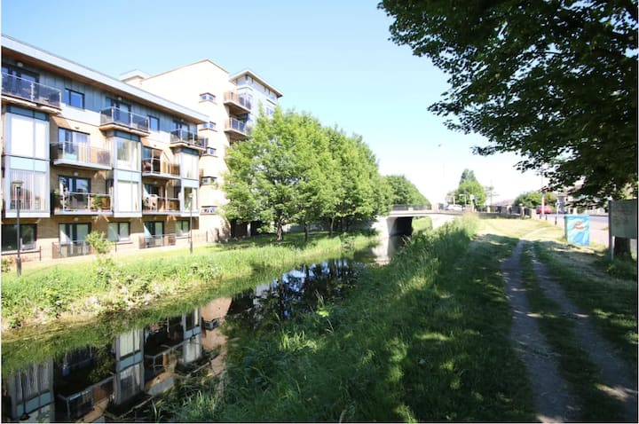 Two Bedroom Apartment With Canal View - Dublin