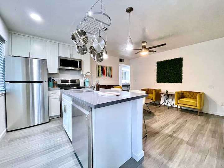 Quiet Remodeled 3 Bedroom In Heart Of Downtown Sac - Sacramento, CA
