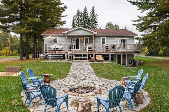 Lakehouse 518 - Modern Waterfront Cottage, Kearney - Algonquin Provincial Park