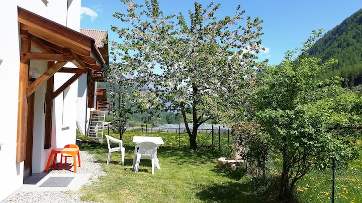 Wohnung App. 3 Mit Wiese Und Brünnlein - Ulten