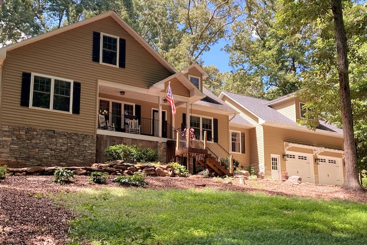 Spacious Gameday Home 1.5 Miles From Clemson Univ. - Clemson, SC