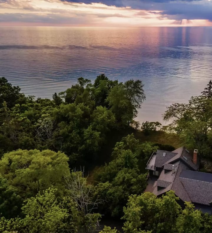 🌅Pristine Private Lakefront⛵️fire Pit 🪵, Wifi & Ac! - Benton Harbor, MI