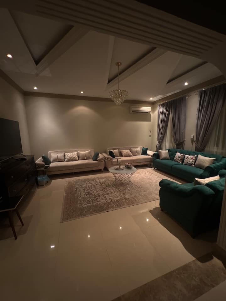 Villa For Large Groups Or Shared Rooms With Garden - Doha
