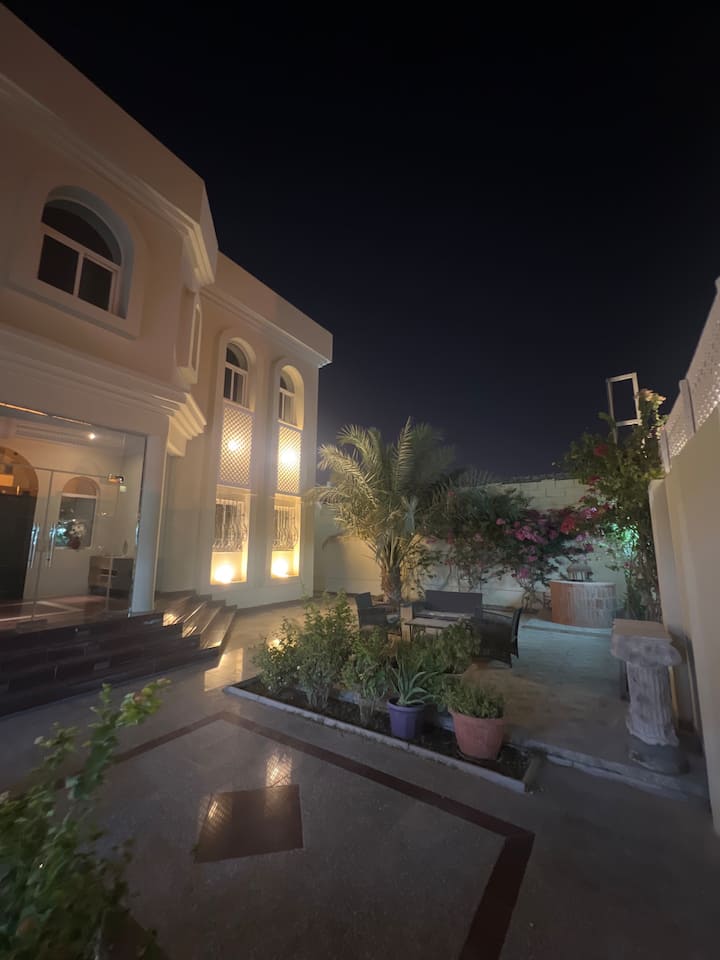 Villa For Large Groups Or Shared Rooms With Garden - Qatar