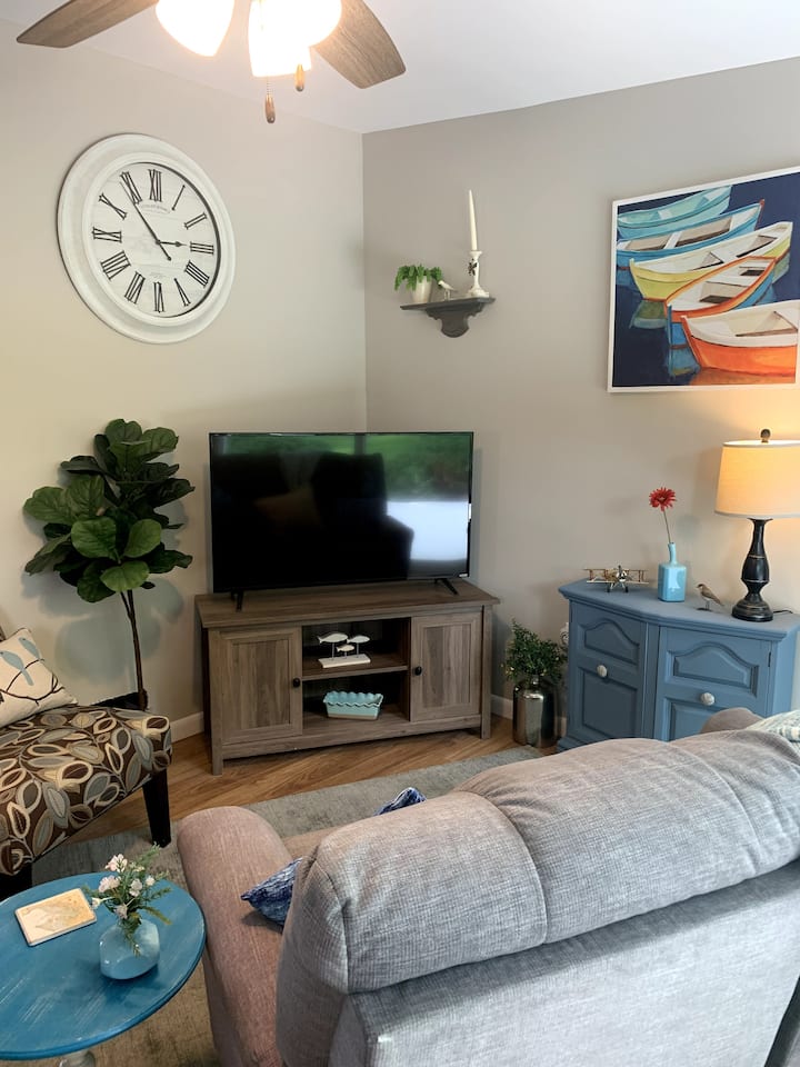 Newly Remodeled 4 Bedroom Home Centrally Located - Illinois