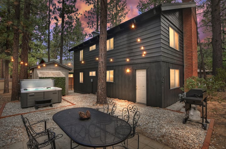 2 Units + Hot Tub+ Walk To Summit+ Pet Friendly - Big Bear Lake, CA