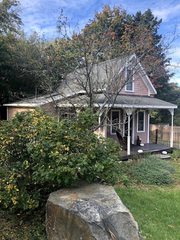 2 Person, Pet Friendly. Airbnb Fees Paid By Host! - Southwest Harbor, ME