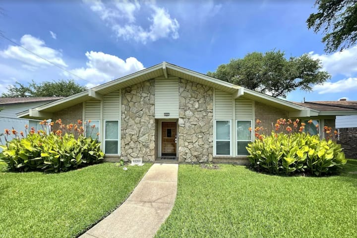 Dallas Comfortable Home With Private Parking. - Farmers Branch, TX