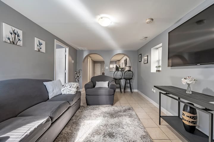 Lovely 2-bedroom Apartment In Pilsen - West Englewood - Chicago