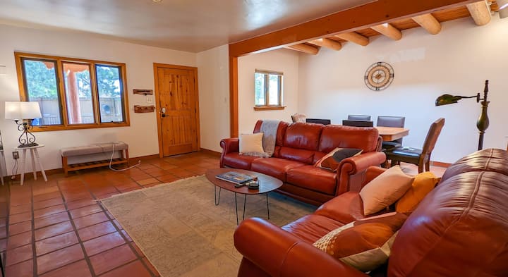 Santa Fe Style 3/2 Home In Classic Neighborhood. - Santa Fe
