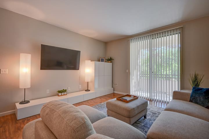 Beautiful 3 Bed Summerlin Condo W/pool & Gym - Las Vegas, NV