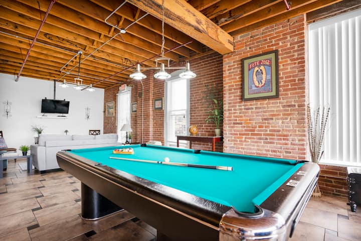 Unique & Fun Downtown Loft W/ Soccer Stadium View - Saint-Louis, MO
