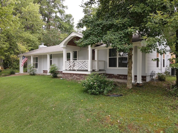 House At 350 Price
(Oxford Square & Ole Miss) - Oxford, MS